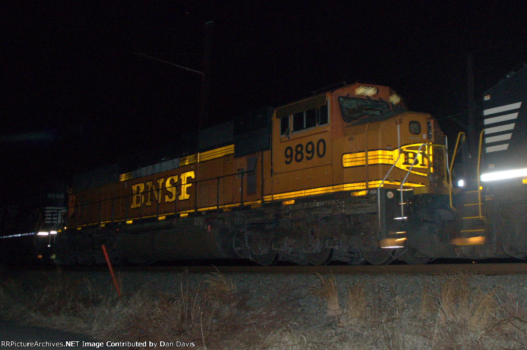BNSF SD70MAC 9890 trails on 21R